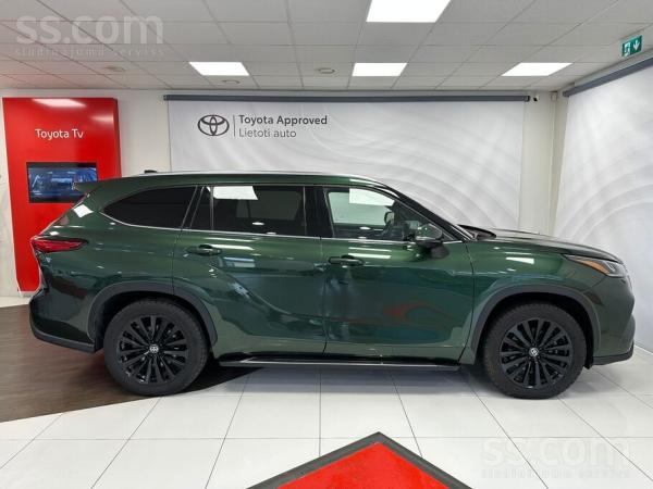 Green Toyota Highlander 2023 in Jekabpils, with an engine capacity of 2.50 L and mileage of 37 thousand km for 54900 €, photo 6 on AUTOMOTO.COM.LV