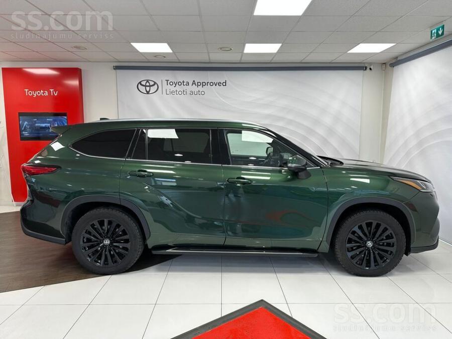 Green Toyota Highlander 2023 in Jekabpils, with an engine capacity of 2.50 L and mileage of 37 thousand km for 54900 €, photo 7 on AUTOMOTO.COM.LV