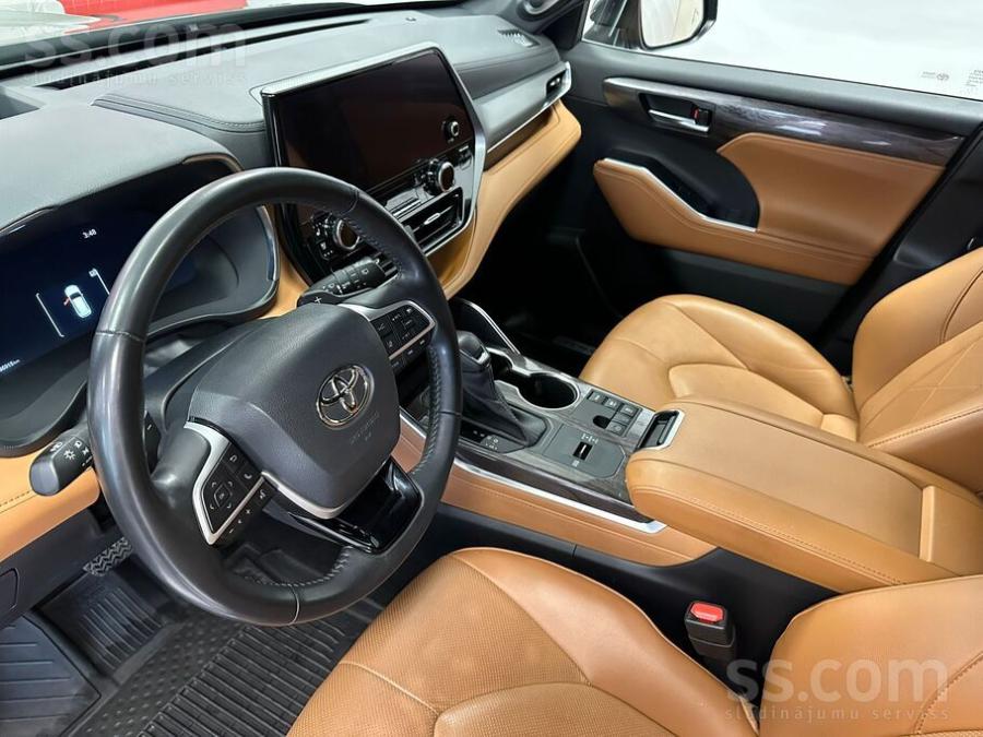 Green Toyota Highlander 2023 in Jekabpils, with an engine capacity of 2.50 L and mileage of 37 thousand km for 54900 €, photo 9 on AUTOMOTO.COM.LV