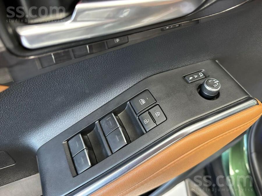 Green Toyota Highlander 2023 in Jekabpils, with an engine capacity of 2.50 L and mileage of 37 thousand km for 54900 €, photo 18 on AUTOMOTO.COM.LV