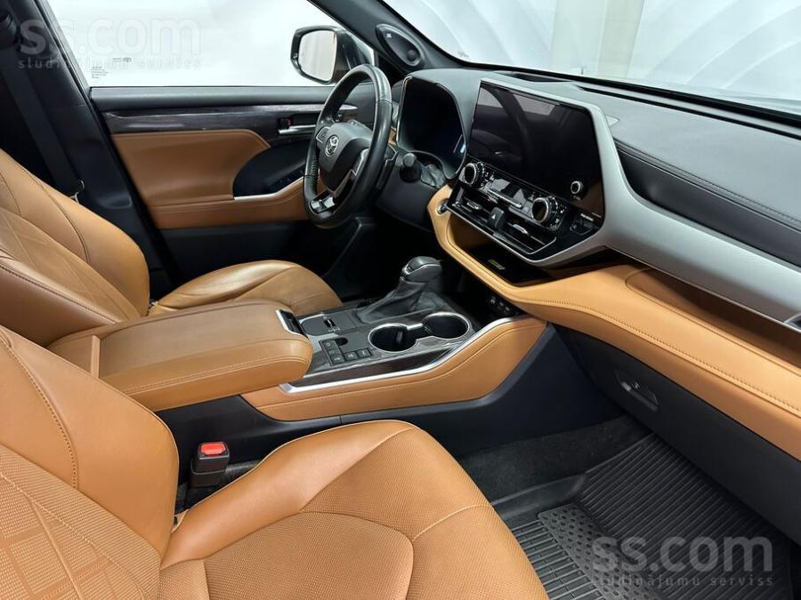 Green Toyota Highlander 2023 in Jekabpils, with an engine capacity of 2.50 L and mileage of 37 thousand km for 54900 €, photo 21 on AUTOMOTO.COM.LV