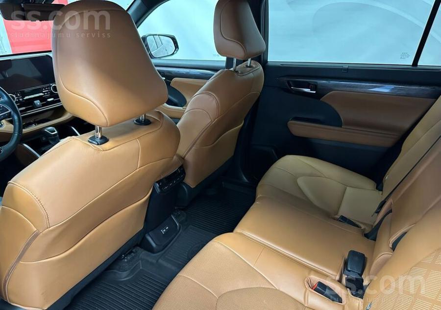 Green Toyota Highlander 2023 in Jekabpils, with an engine capacity of 2.50 L and mileage of 37 thousand km for 54900 €, photo 23 on AUTOMOTO.COM.LV
