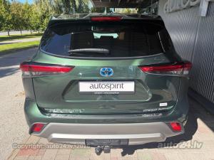 Green Toyota Highlander 2023 in Tallinn, with an engine capacity of 2.50 L and mileage of 55 thousand km for 53990 €, photo 6 on AUTOMOTO.COM.LV