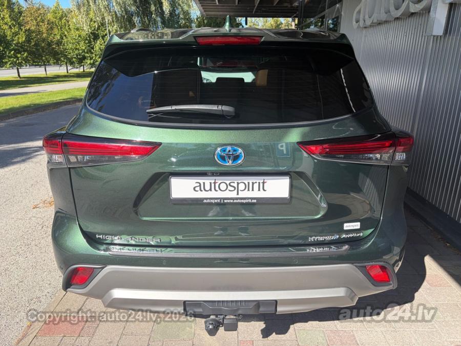 Green Toyota Highlander 2023 in Tallinn, with an engine capacity of 2.50 L and mileage of 55 thousand km for 53990 €, photo 6 on AUTOMOTO.COM.LV