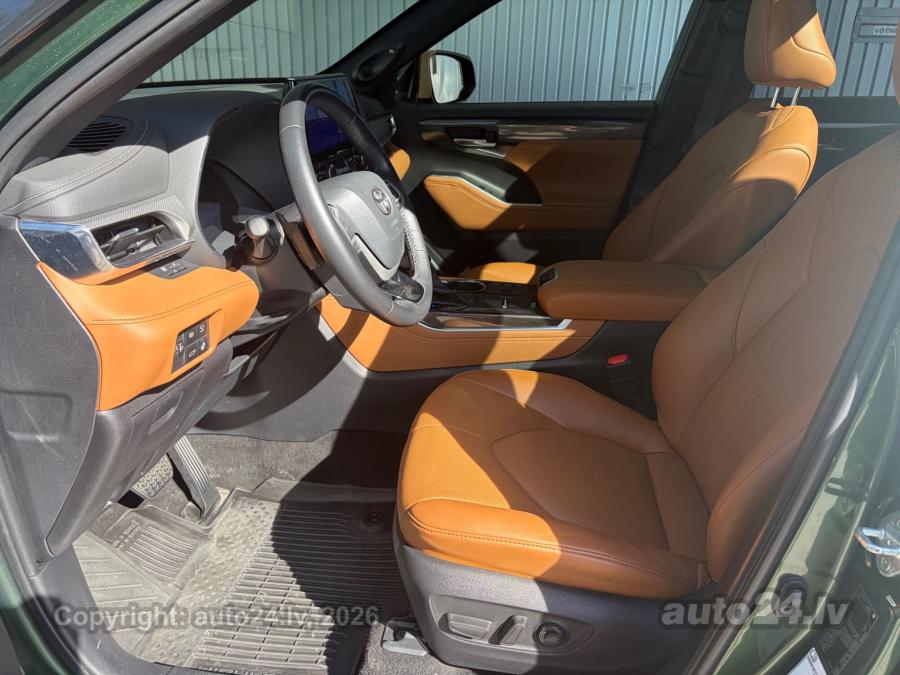 Green Toyota Highlander 2023 in Tallinn, with an engine capacity of 2.50 L and mileage of 55 thousand km for 53990 €, photo 13 on AUTOMOTO.COM.LV