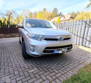 Grey Toyota Highlander 2013 in Vilnius, with an engine capacity of 3.50 L and mileage of 206 thousand km for 13700 €, photo  on AUTOMOTO.COM.LV