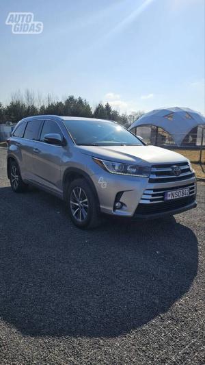 Grey Toyota Highlander 2017 in Vilnius, with an engine capacity of 3.50 L and mileage of 167 thousand km for 22500 €, photo  on AUTOMOTO.COM.LV