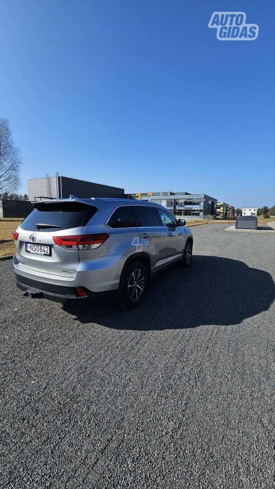 Grey Toyota Highlander 2017 in Vilnius, with an engine capacity of 3.50 L and mileage of 167 thousand km for 22500 €, photo 4 on AUTOMOTO.COM.LV