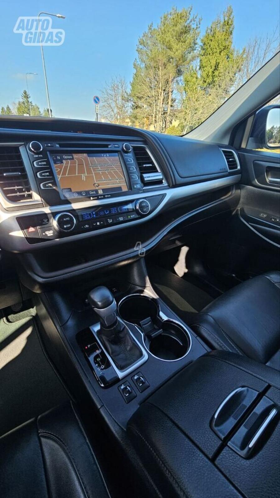 Grey Toyota Highlander 2017 in Vilnius, with an engine capacity of 3.50 L and mileage of 167 thousand km for 22500 €, photo 9 on AUTOMOTO.COM.LV