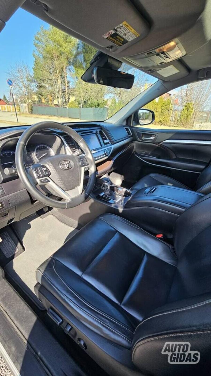Grey Toyota Highlander 2017 in Vilnius, with an engine capacity of 3.50 L and mileage of 167 thousand km for 22500 €, photo 11 on AUTOMOTO.COM.LV