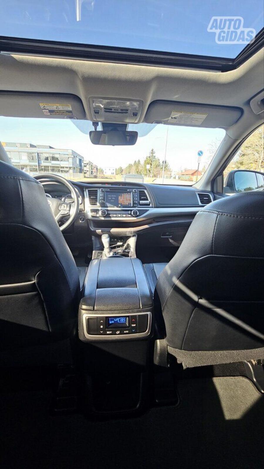 Grey Toyota Highlander 2017 in Vilnius, with an engine capacity of 3.50 L and mileage of 167 thousand km for 22500 €, photo 15 on AUTOMOTO.COM.LV