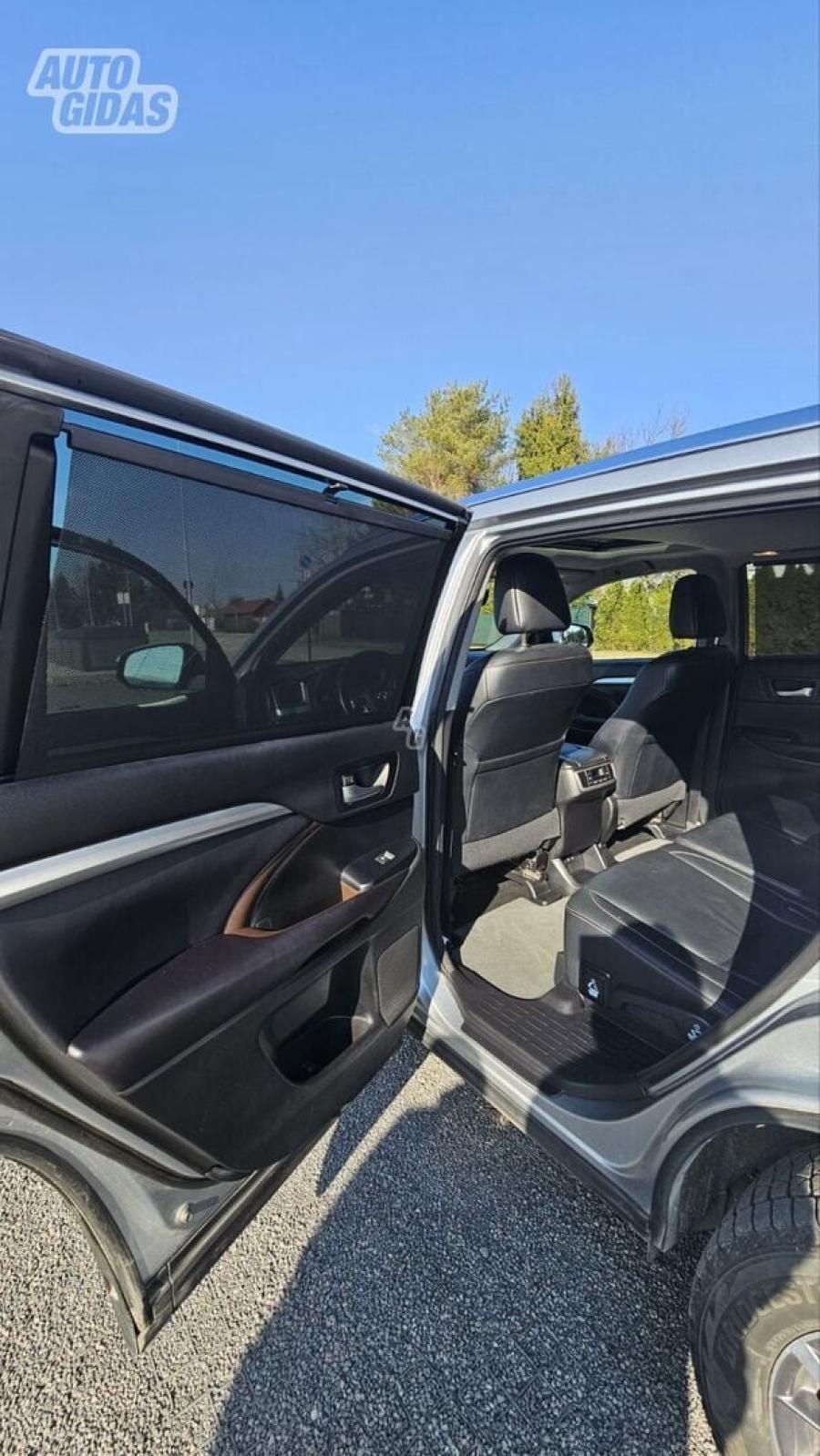 Grey Toyota Highlander 2017 in Vilnius, with an engine capacity of 3.50 L and mileage of 167 thousand km for 22500 €, photo 20 on AUTOMOTO.COM.LV