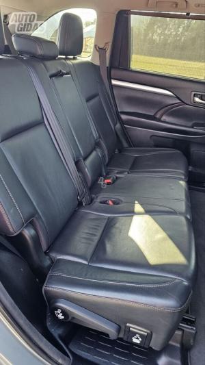 Grey Toyota Highlander 2017 in Vilnius, with an engine capacity of 3.50 L and mileage of 167 thousand km for 22500 €, photo 23 on AUTOMOTO.COM.LV