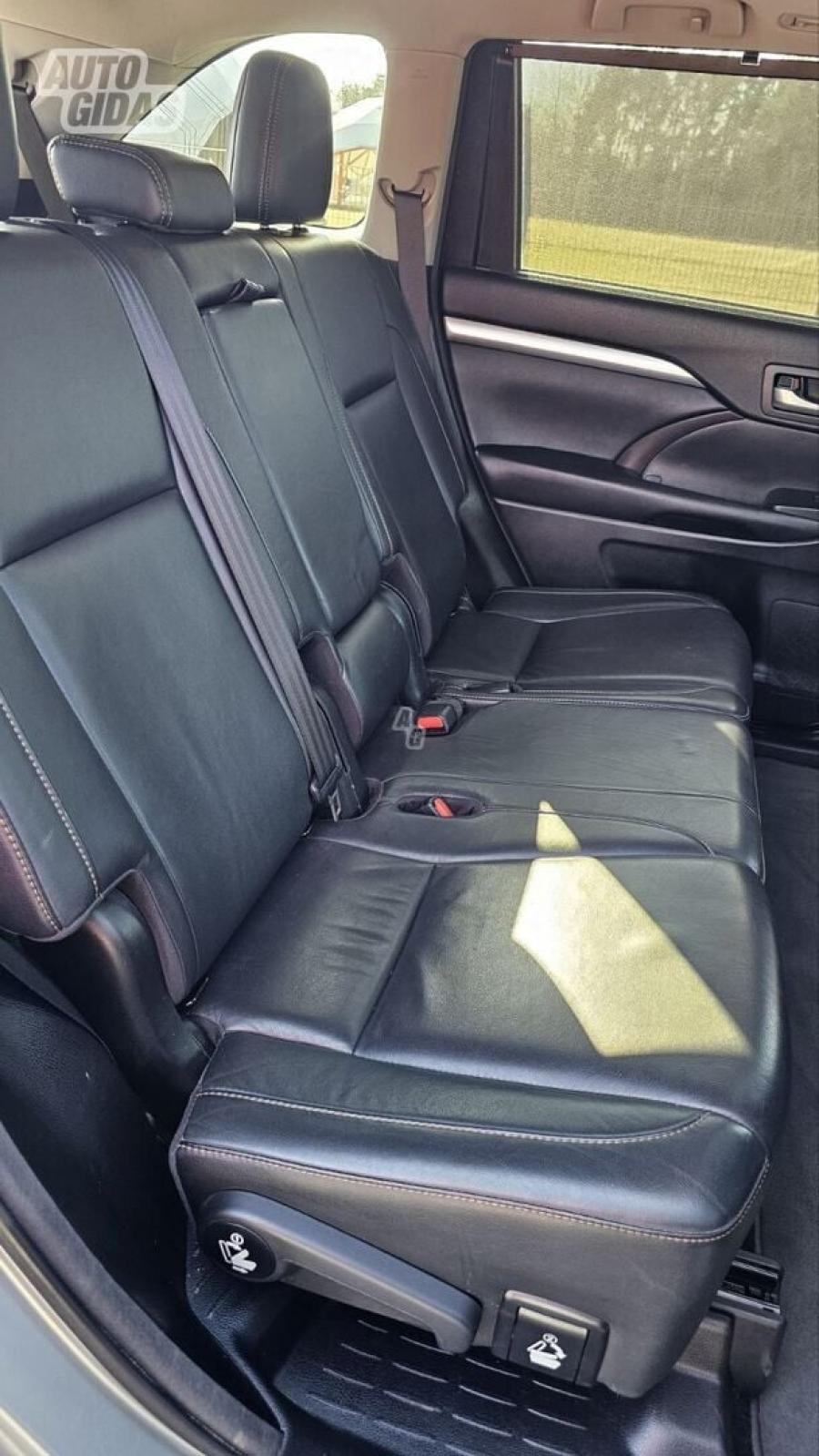 Grey Toyota Highlander 2017 in Vilnius, with an engine capacity of 3.50 L and mileage of 167 thousand km for 22500 €, photo 23 on AUTOMOTO.COM.LV