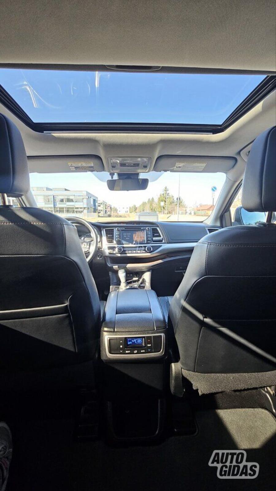 Grey Toyota Highlander 2017 in Vilnius, with an engine capacity of 3.50 L and mileage of 167 thousand km for 22500 €, photo 24 on AUTOMOTO.COM.LV