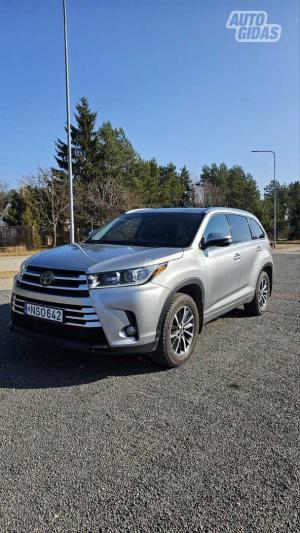 Grey Toyota Highlander 2017 in Vilnius, with an engine capacity of 3.50 L and mileage of 167 thousand km for 22500 €, photo 25 on AUTOMOTO.COM.LV