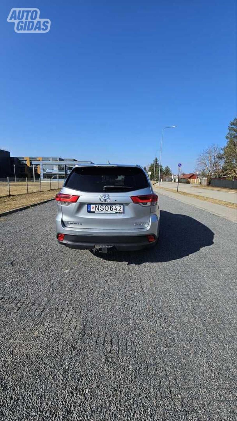 Grey Toyota Highlander 2017 in Vilnius, with an engine capacity of 3.50 L and mileage of 167 thousand km for 22500 €, photo 26 on AUTOMOTO.COM.LV