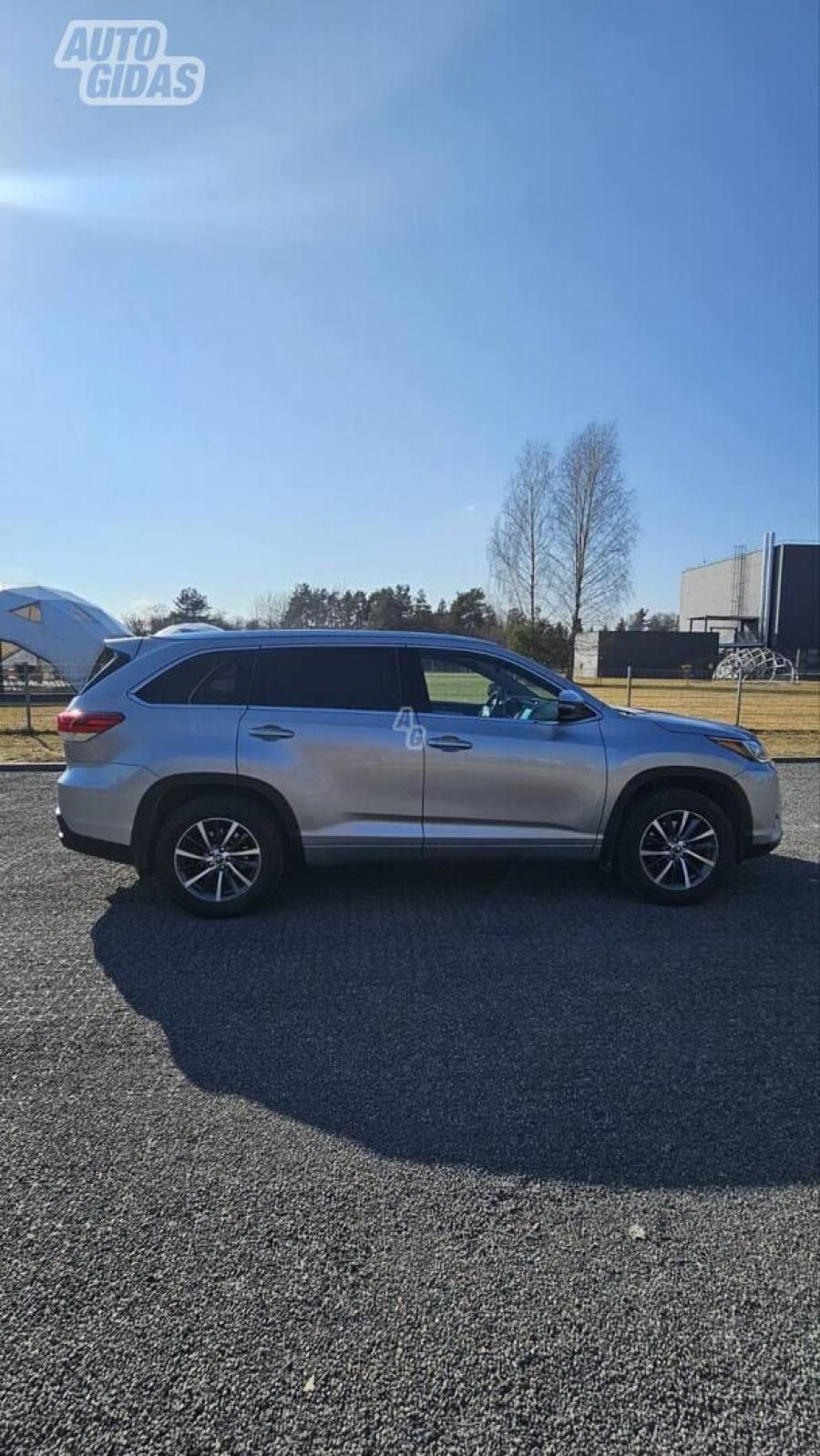 Grey Toyota Highlander 2017 in Vilnius, with an engine capacity of 3.50 L and mileage of 167 thousand km for 22500 €, photo 28 on AUTOMOTO.COM.LV