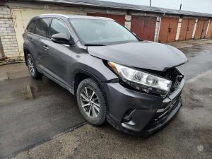 Grey Toyota Highlander 2017 in Kaunas, with an engine capacity of 3.46 L and mileage of 180 thousand km for 6500 €, photo 3 on AUTOMOTO.COM.LV