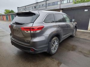 Grey Toyota Highlander 2017 in Kaunas, with an engine capacity of 3.46 L and mileage of 180 thousand km for 6500 €, photo 4 on AUTOMOTO.COM.LV