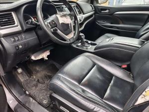 Grey Toyota Highlander 2017 in Kaunas, with an engine capacity of 3.46 L and mileage of 180 thousand km for 6500 €, photo 7 on AUTOMOTO.COM.LV