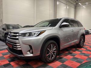 Pelēks Toyota Highlander 2017 Viļņa, ar dzinēja tilpumu 3.46 L un nobraukumu 168 tūkst. km par 21490 €, foto  vietnē AUTOMOTO.COM.LV