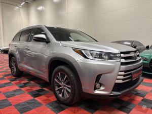 Grey Toyota Highlander 2017 in Vilnius, with an engine capacity of 3.46 L and mileage of 168 thousand km for 21490 €, photo 4 on AUTOMOTO.COM.LV