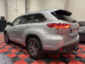 Grey Toyota Highlander 2017 in Vilnius, with an engine capacity of 3.46 L and mileage of 168 thousand km for 21490 €, photo 7 on AUTOMOTO.COM.LV