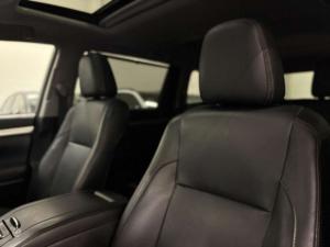 Grey Toyota Highlander 2017 in Vilnius, with an engine capacity of 3.46 L and mileage of 168 thousand km for 21490 €, photo 16 on AUTOMOTO.COM.LV
