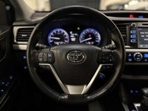 Grey Toyota Highlander 2017 in Vilnius, with an engine capacity of 3.46 L and mileage of 168 thousand km for 21490 €, photo 21 on AUTOMOTO.COM.LV