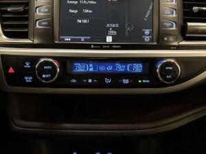 Grey Toyota Highlander 2017 in Vilnius, with an engine capacity of 3.46 L and mileage of 168 thousand km for 21490 €, photo 25 on AUTOMOTO.COM.LV