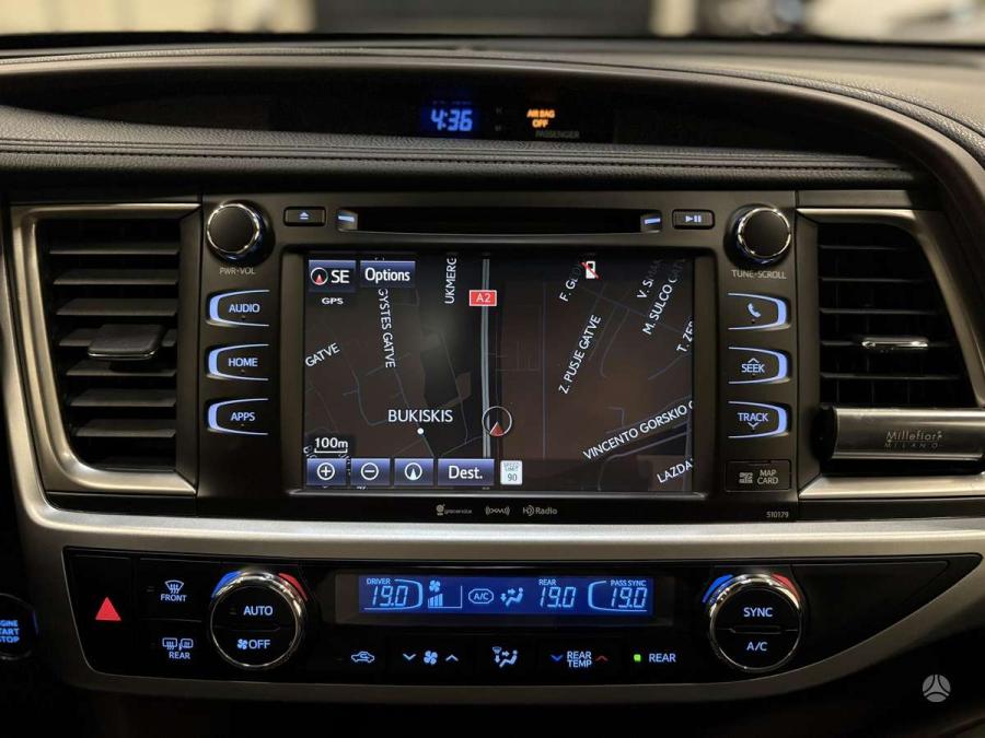 Grey Toyota Highlander 2017 in Vilnius, with an engine capacity of 3.46 L and mileage of 168 thousand km for 21490 €, photo 26 on AUTOMOTO.COM.LV