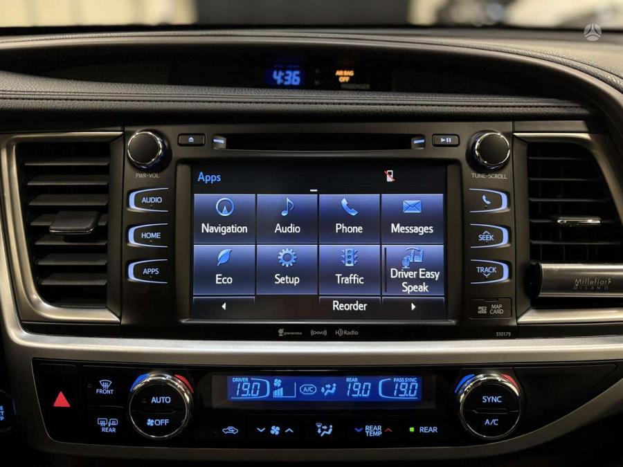 Grey Toyota Highlander 2017 in Vilnius, with an engine capacity of 3.46 L and mileage of 168 thousand km for 21490 €, photo 27 on AUTOMOTO.COM.LV