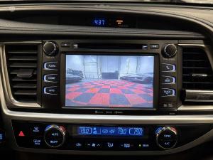 Grey Toyota Highlander 2017 in Vilnius, with an engine capacity of 3.46 L and mileage of 168 thousand km for 21490 €, photo 28 on AUTOMOTO.COM.LV