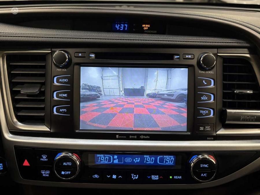 Grey Toyota Highlander 2017 in Vilnius, with an engine capacity of 3.46 L and mileage of 168 thousand km for 21490 €, photo 28 on AUTOMOTO.COM.LV
