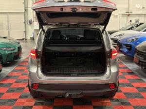 Grey Toyota Highlander 2017 in Vilnius, with an engine capacity of 3.46 L and mileage of 168 thousand km for 21490 €, photo 33 on AUTOMOTO.COM.LV