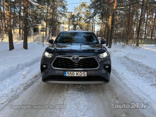 Pelēks Toyota Highlander 2021 Tallina, ar dzinēja tilpumu 2.50 L un nobraukumu 120 tūkst. km par 42900 €, foto 6 vietnē AUTOMOTO.COM.LV
