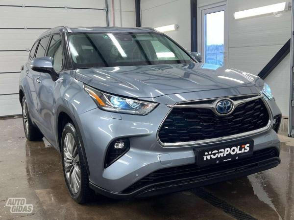 Pelēks Toyota Highlander 2021 Aukštieji Rusokai, ar dzinēja tilpumu 2.50 L un nobraukumu 37 tūkst. km par 35900 €, foto 1 vietnē AUTOMOTO.COM.LV