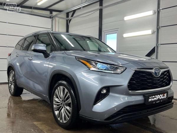 Pelēks Toyota Highlander 2021 Aukštieji Rusokai, ar dzinēja tilpumu 2.50 L un nobraukumu 37 tūkst. km par 35900 €, foto 4 vietnē AUTOMOTO.COM.LV