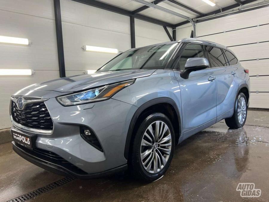 Grey Toyota Highlander 2021 in Aukstieji Rusokai, with an engine capacity of 2.50 L and mileage of 37 thousand km for 35900 €, photo 6 on AUTOMOTO.COM.LV
