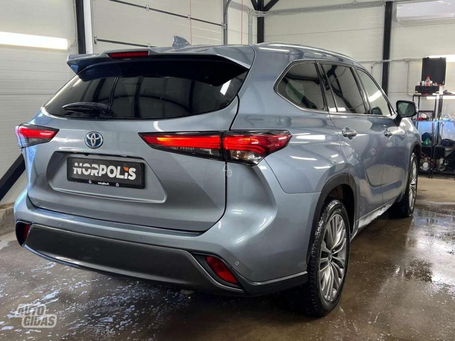 Grey Toyota Highlander 2021 in Aukstieji Rusokai, with an engine capacity of 2.50 L and mileage of 37 thousand km for 35900 €, photo 9 on AUTOMOTO.COM.LV