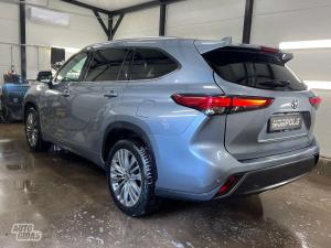 Grey Toyota Highlander 2021 in Aukstieji Rusokai, with an engine capacity of 2.50 L and mileage of 37 thousand km for 35900 €, photo 10 on AUTOMOTO.COM.LV