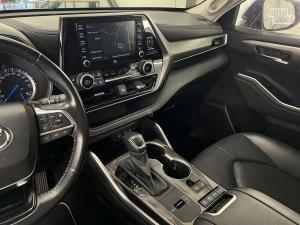Grey Toyota Highlander 2021 in Aukstieji Rusokai, with an engine capacity of 2.50 L and mileage of 37 thousand km for 35900 €, photo 18 on AUTOMOTO.COM.LV