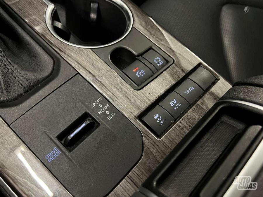 Grey Toyota Highlander 2021 in Aukstieji Rusokai, with an engine capacity of 2.50 L and mileage of 37 thousand km for 35900 €, photo 19 on AUTOMOTO.COM.LV