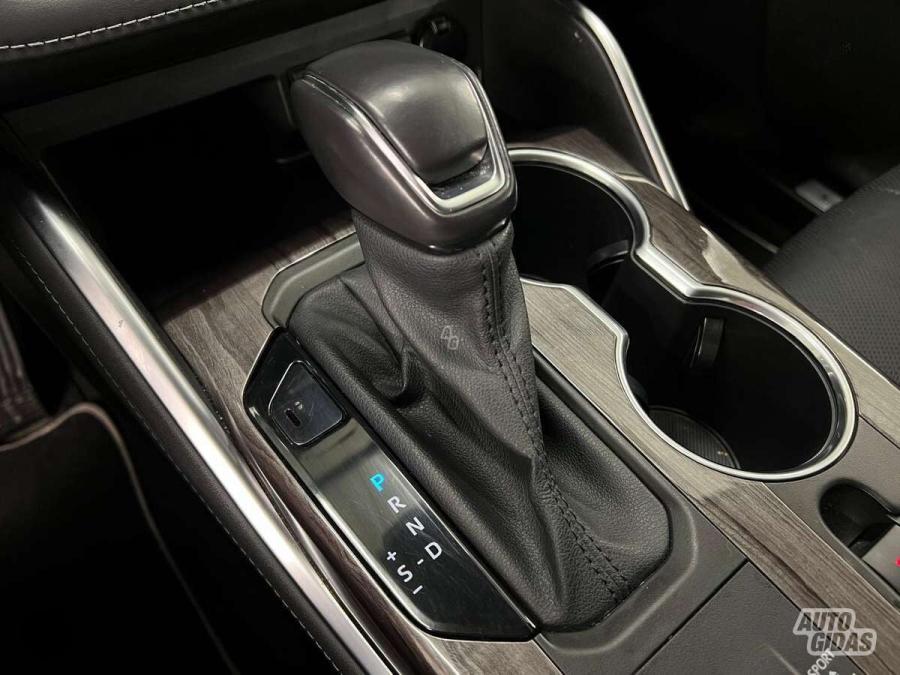 Grey Toyota Highlander 2021 in Aukstieji Rusokai, with an engine capacity of 2.50 L and mileage of 37 thousand km for 35900 €, photo 20 on AUTOMOTO.COM.LV
