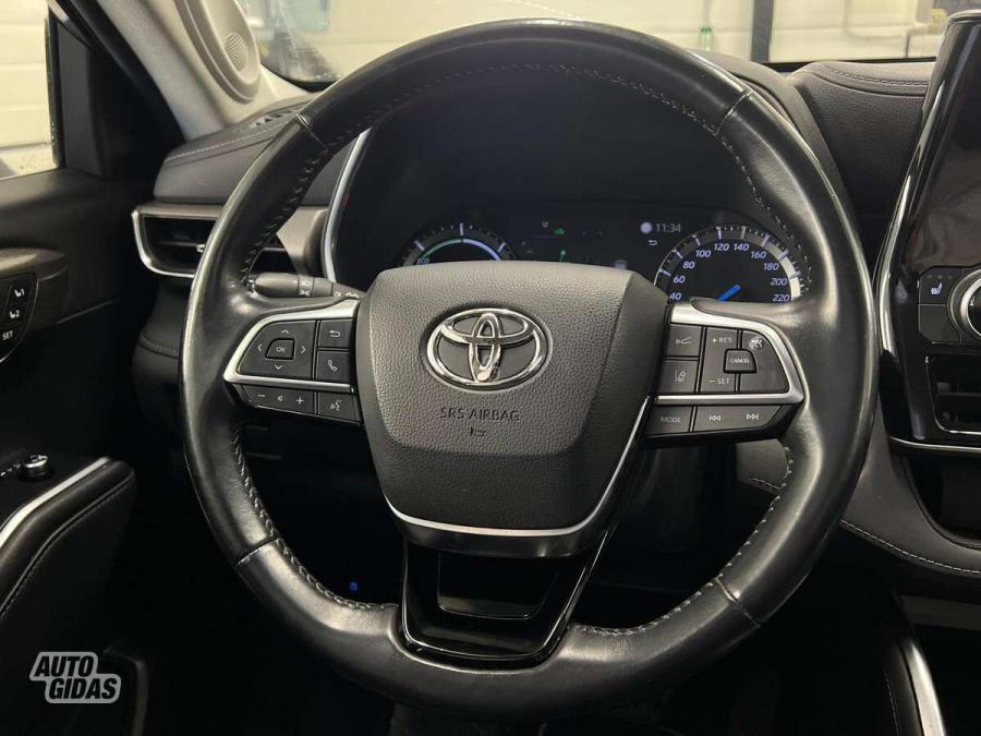 Grey Toyota Highlander 2021 in Aukstieji Rusokai, with an engine capacity of 2.50 L and mileage of 37 thousand km for 35900 €, photo 23 on AUTOMOTO.COM.LV
