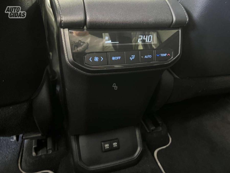 Grey Toyota Highlander 2021 in Aukstieji Rusokai, with an engine capacity of 2.50 L and mileage of 37 thousand km for 35900 €, photo 31 on AUTOMOTO.COM.LV