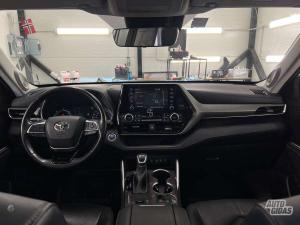 Grey Toyota Highlander 2021 in Aukstieji Rusokai, with an engine capacity of 2.50 L and mileage of 37 thousand km for 35900 €, photo 32 on AUTOMOTO.COM.LV