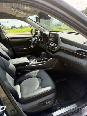 Pelēks Toyota Highlander 2021 Rīga, ar dzinēja tilpumu 2.50 L un nobraukumu 39 tūkst. km par 42000 €, foto 8 vietnē AUTOMOTO.COM.LV
