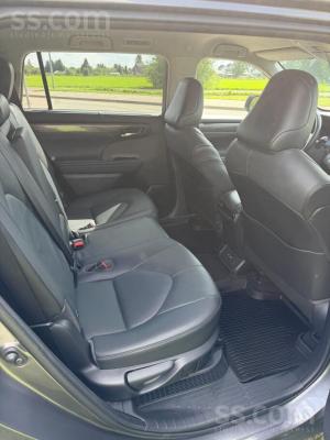 Pelēks Toyota Highlander 2021 Rīga, ar dzinēja tilpumu 2.50 L un nobraukumu 39 tūkst. km par 42000 €, foto 9 vietnē AUTOMOTO.COM.LV